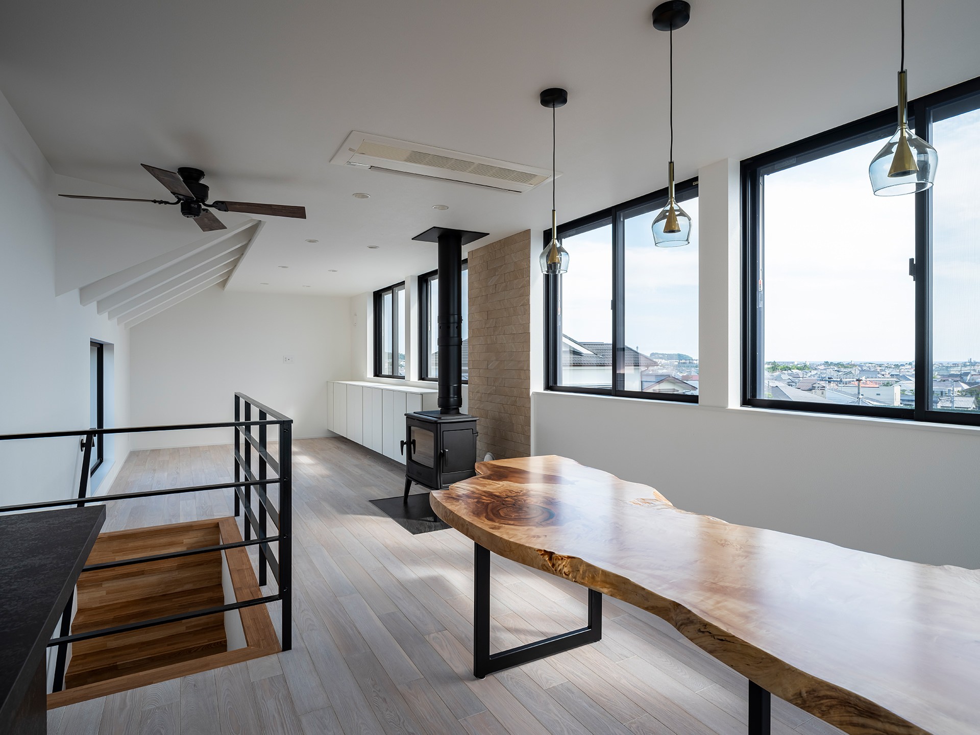 日常に風景のある家ーnew normal styleー立地を活かしたリゾートハウス - 注文住宅事例｜SUVACO(スバコ)