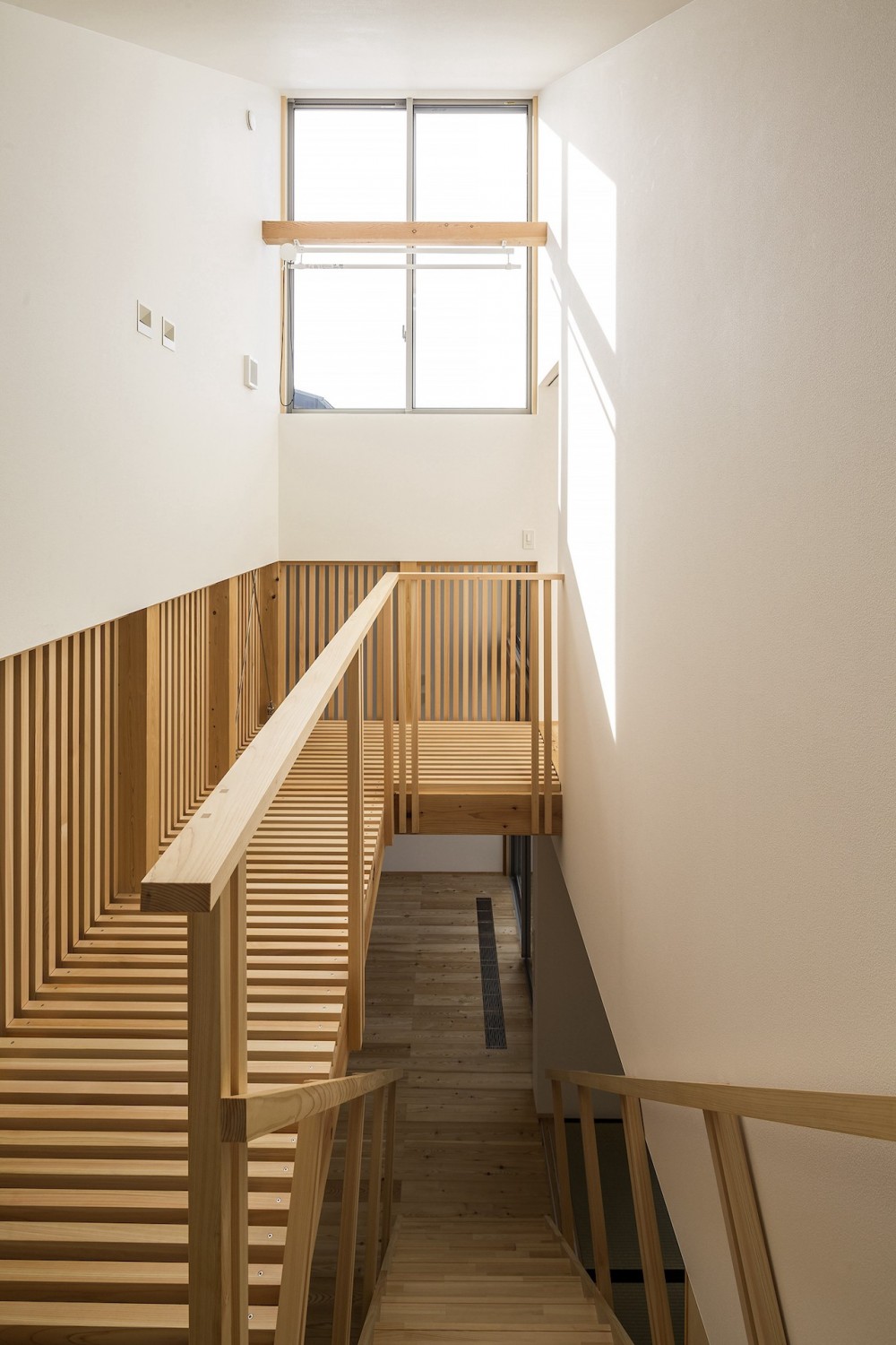 arkab prior｜高い天井のリビングから各所に繋がる、箱と片流れの住宅 - 注文住宅事例｜SUVACO(スバコ)