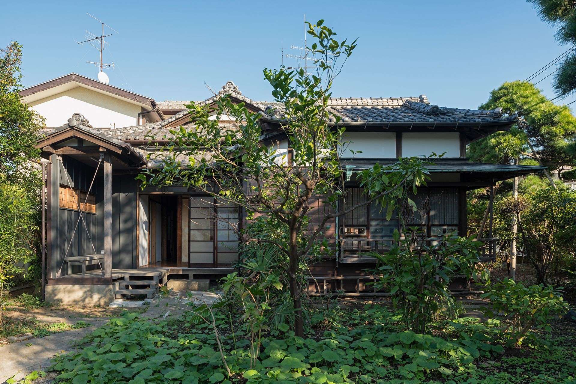 鶴見の古民家リノベーション - 別荘事例｜SUVACO(スバコ)