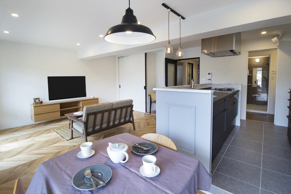 細かなアクセントが演出する大人のオシャレ空間 - マンションリノベーション事例｜SUVACO(スバコ)