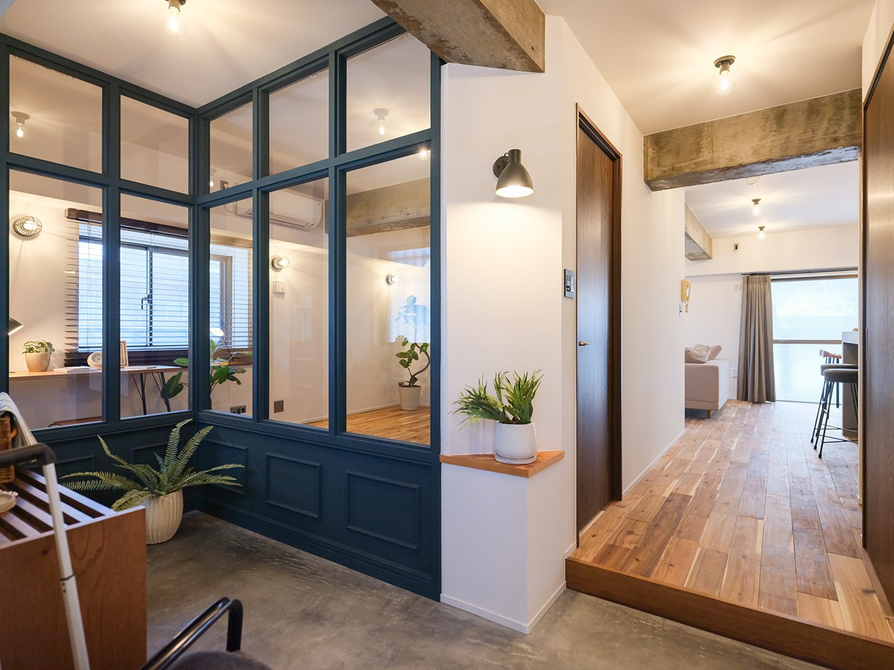趣味もDIYも楽しむ、素材感たっぷりの住まい - マンションリノベーション事例｜SUVACO(スバコ)