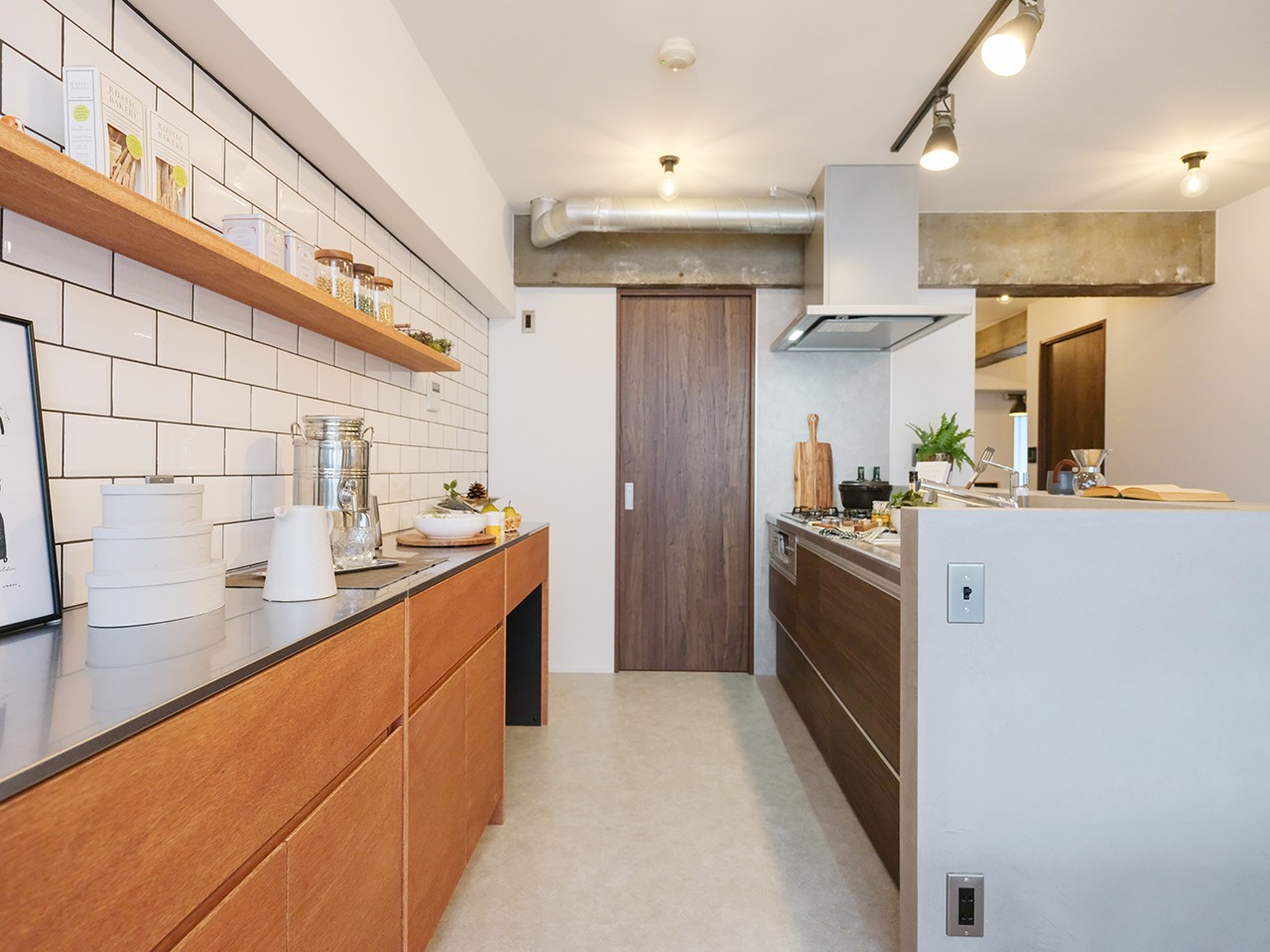 趣味もDIYも楽しむ、素材感たっぷりの住まい - マンションリノベーション事例｜SUVACO(スバコ)