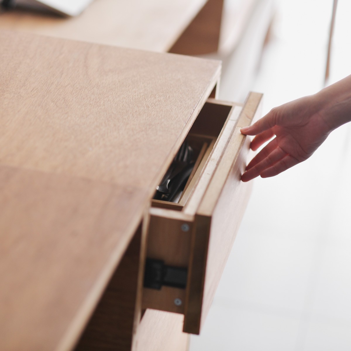 趣味のDIYで家を育てていける「余白」を残した上質シンプルな住まい - マンションリノベーション事例｜SUVACO(スバコ)