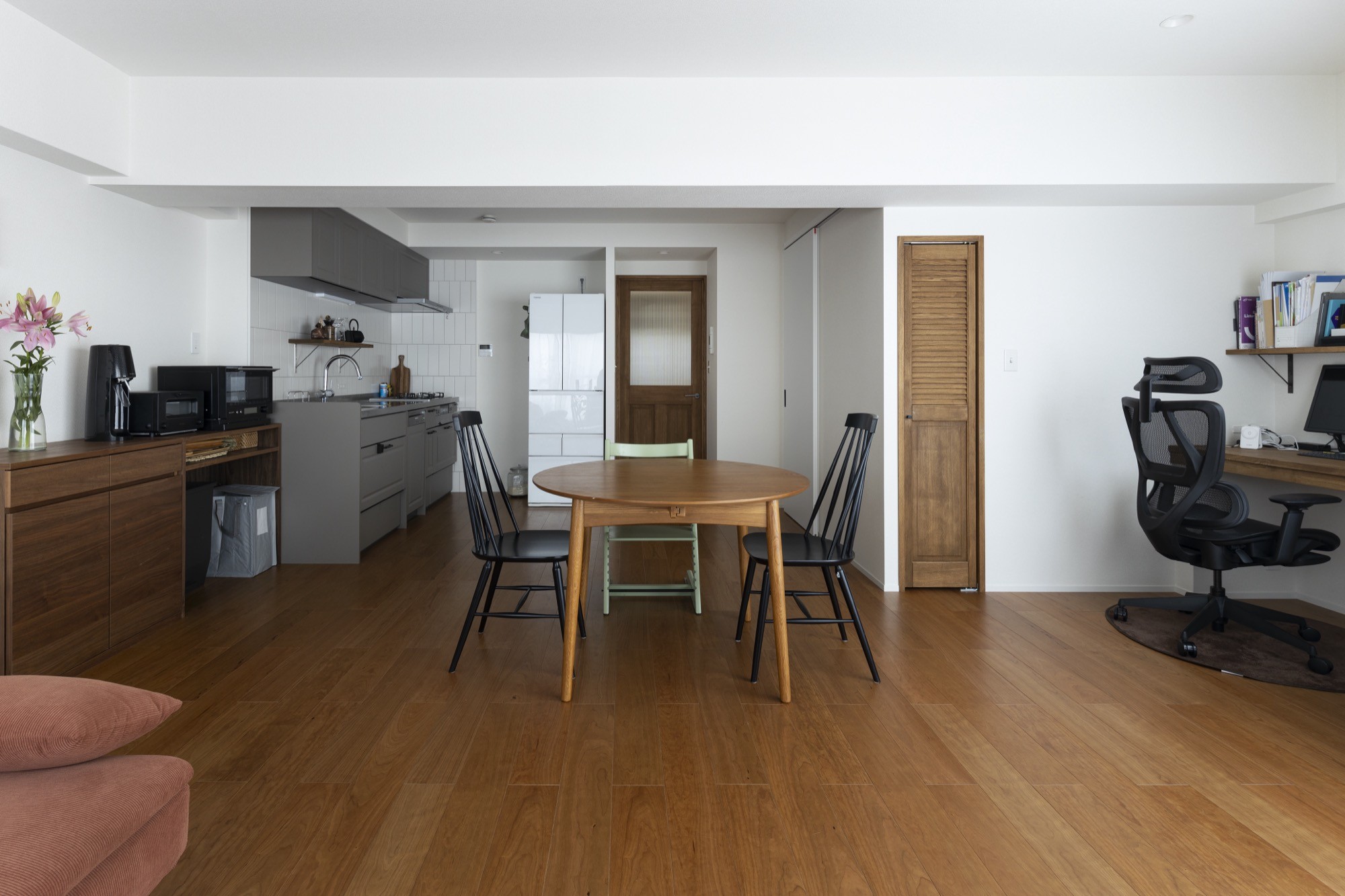 働く子育て夫婦の最適解！広々LDKで心地の良い住まい - マンションリノベーション事例｜SUVACO(スバコ)