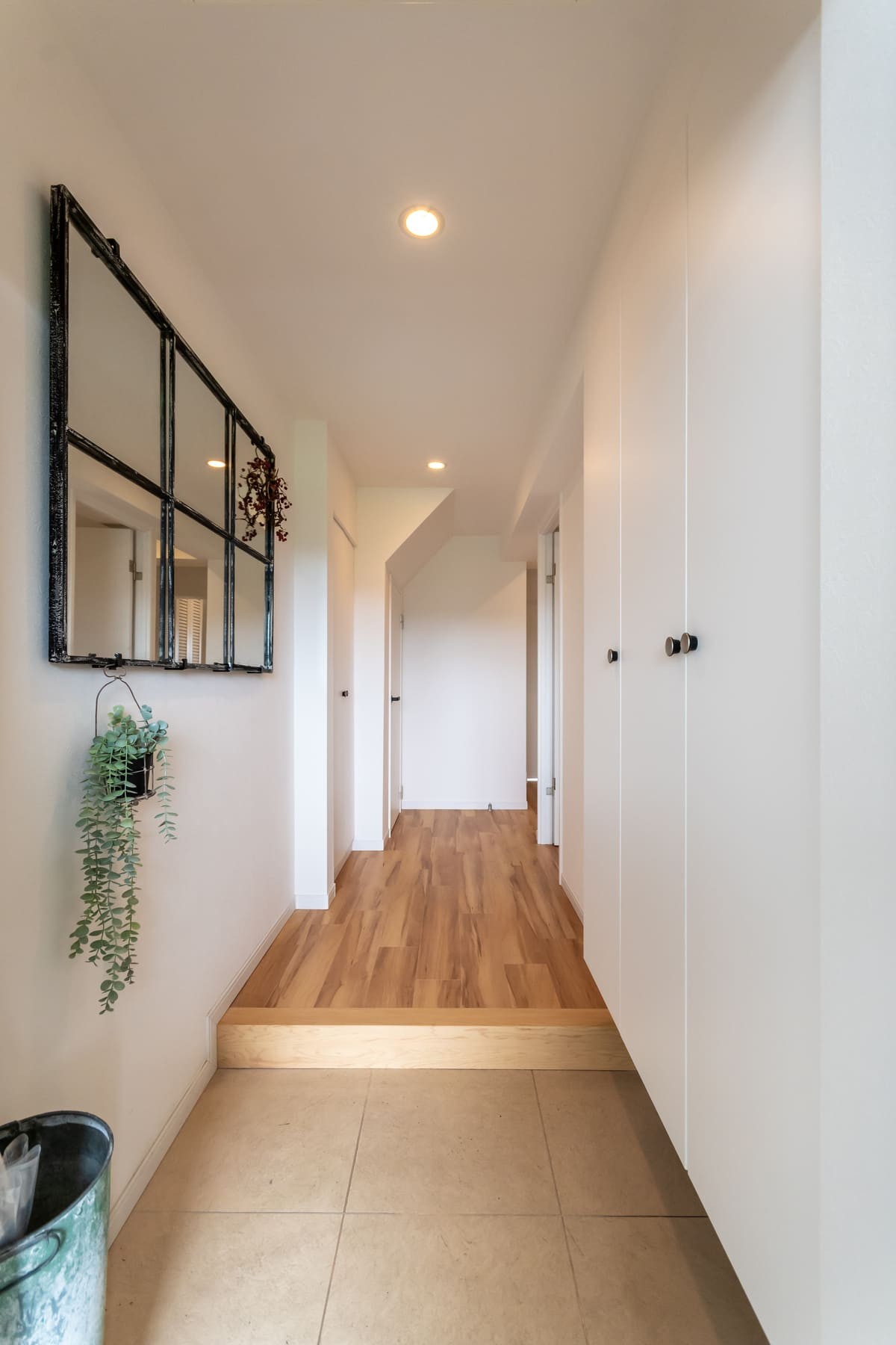 陰影が浮き立つメトロタイルの腰壁｜既存を活かした部分リノベ - マンションリノベーション事例｜SUVACO(スバコ)