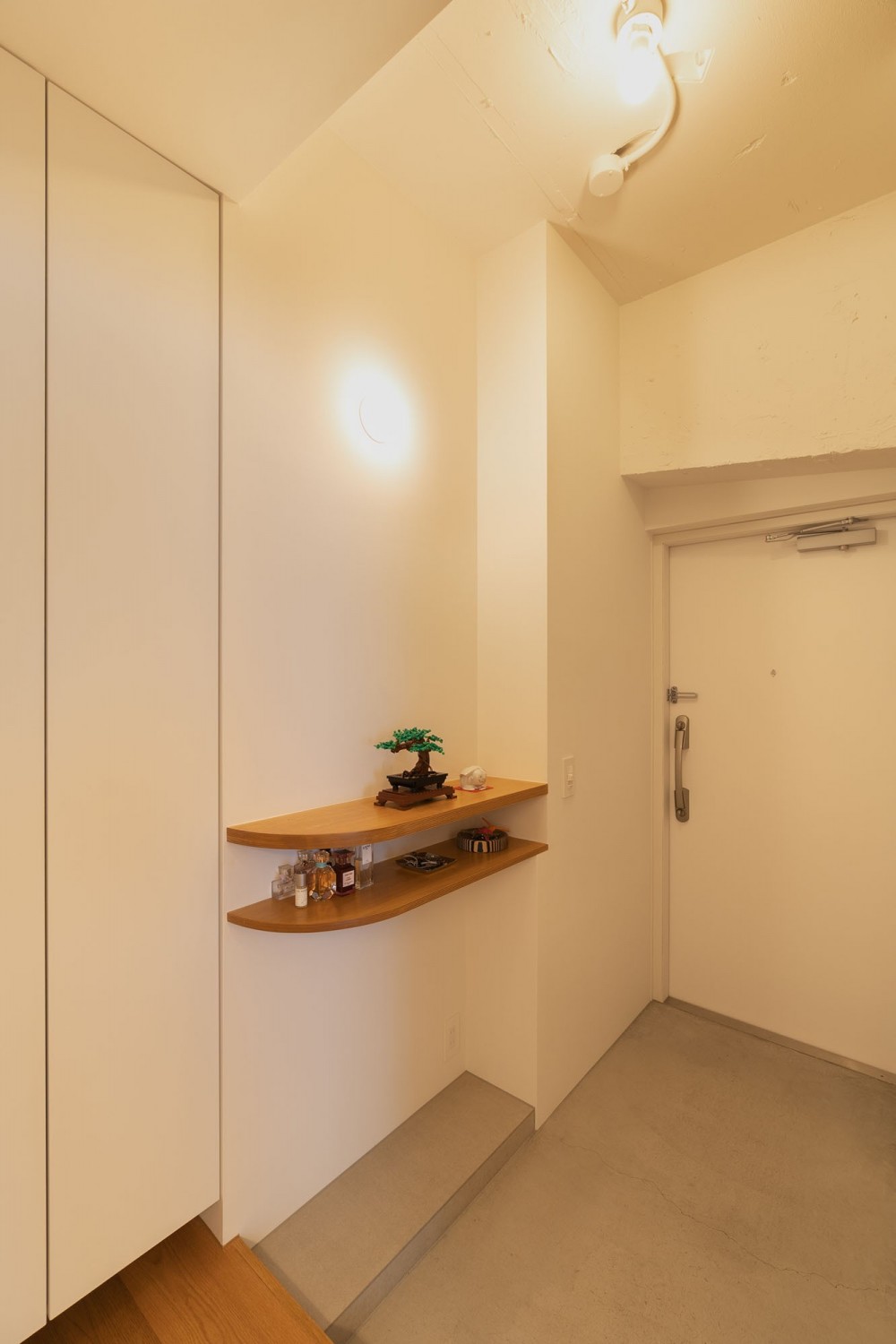 限られた面積をスッキリと魅せる、シンプルな美しさを追求した1LDK空間。 - マンションリノベーション事例｜SUVACO(スバコ)