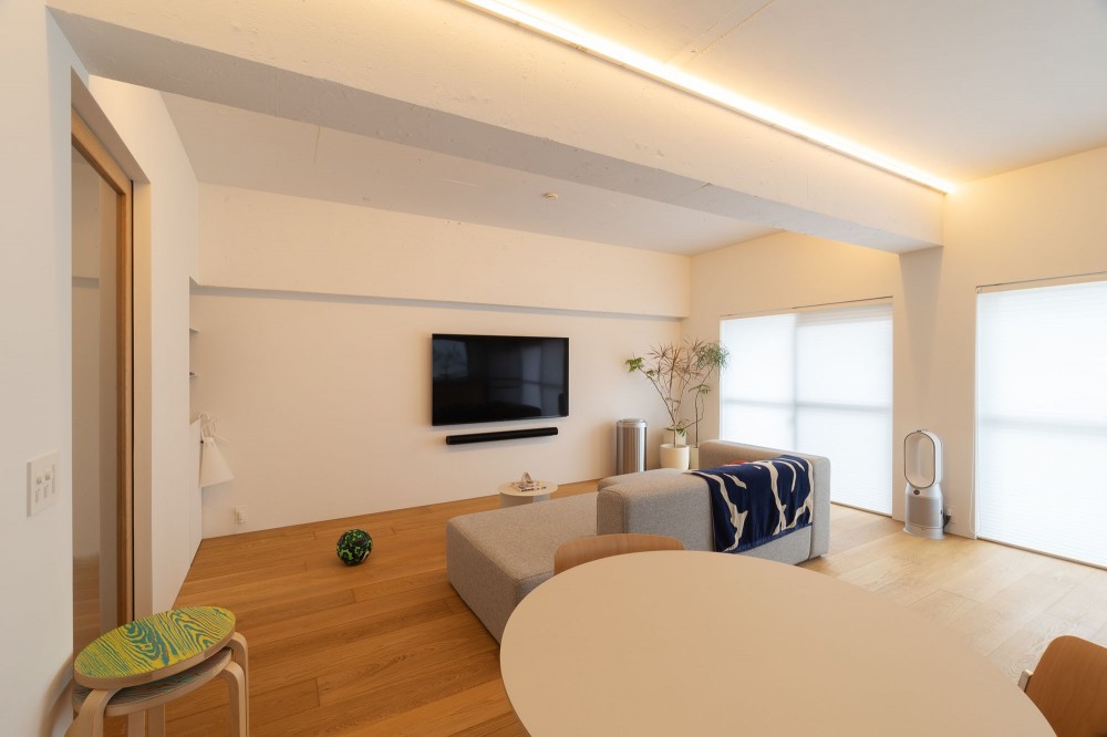 限られた面積をスッキリと魅せる、シンプルな美しさを追求した1LDK空間。 - マンションリノベーション事例｜SUVACO(スバコ)