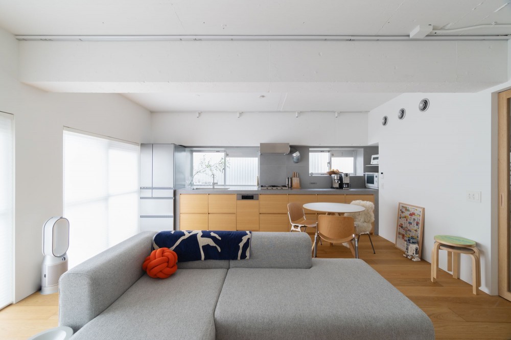 限られた面積をスッキリと魅せる、シンプルな美しさを追求した1LDK空間。 - マンションリノベーション事例｜SUVACO(スバコ)