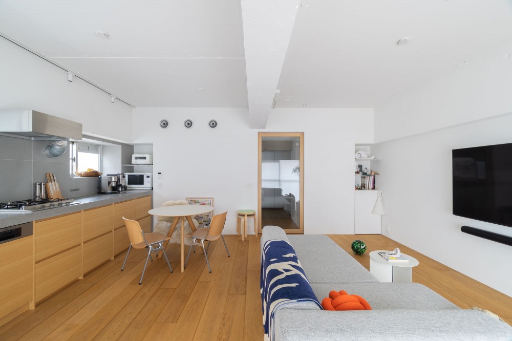 限られた面積をスッキリと魅せる、シンプルな美しさを追求した1LDK空間。 - マンションリノベーション事例｜SUVACO(スバコ)