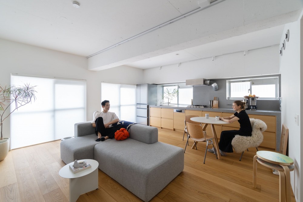 限られた面積をスッキリと魅せる、シンプルな美しさを追求した1LDK空間。 - マンションリノベーション事例｜SUVACO(スバコ)