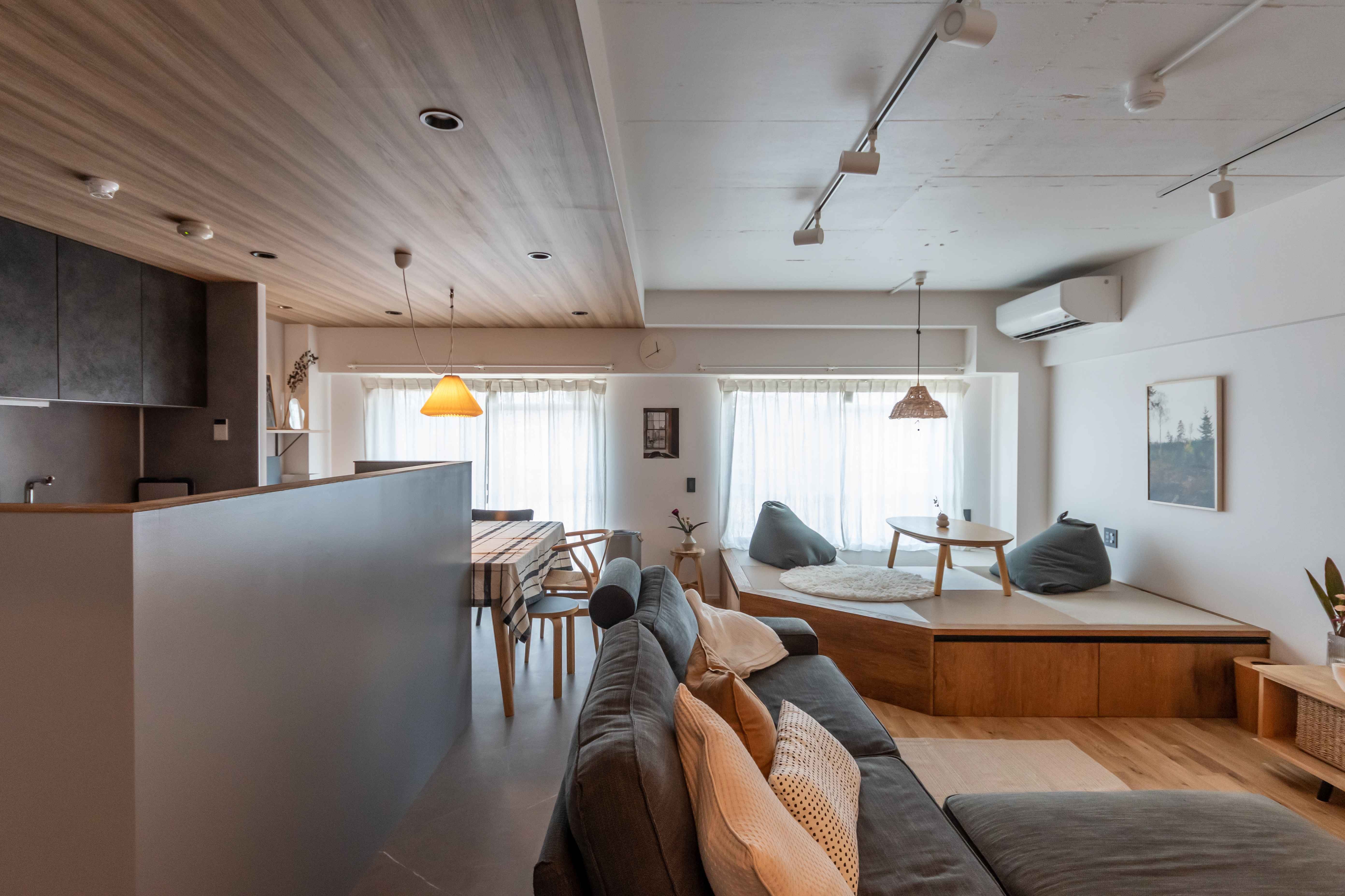 畳の小上がりに秘密基地のようなロフト、家族が集まるLDKが完成！ - マンションリノベーション事例｜SUVACO(スバコ)