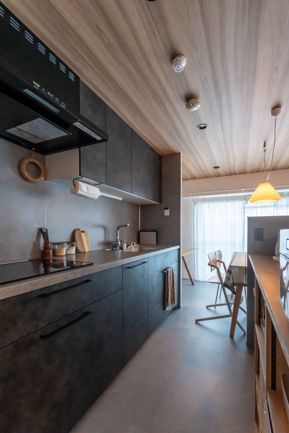 畳の小上がりに秘密基地のようなロフト、家族が集まるLDKが完成！ - マンションリノベーション事例｜SUVACO(スバコ)