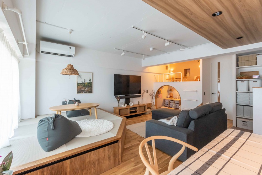 畳の小上がりに秘密基地のようなロフト、家族が集まるLDKが完成！ - マンションリノベーション事例｜SUVACO(スバコ)