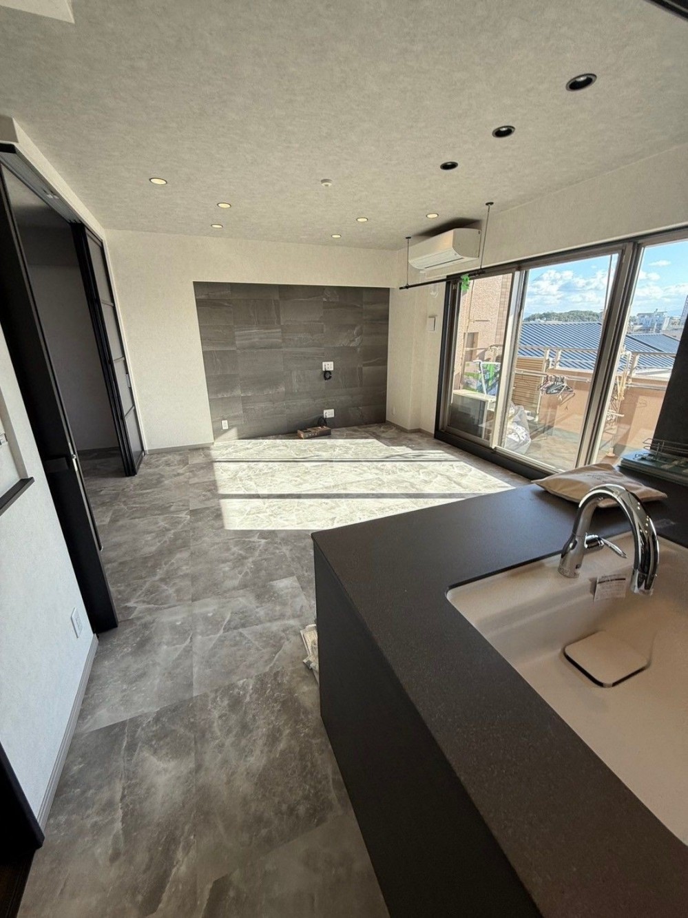 ダークカラーを取り入れたホテルライクな住空間 - マンションリノベーション事例｜SUVACO(スバコ)