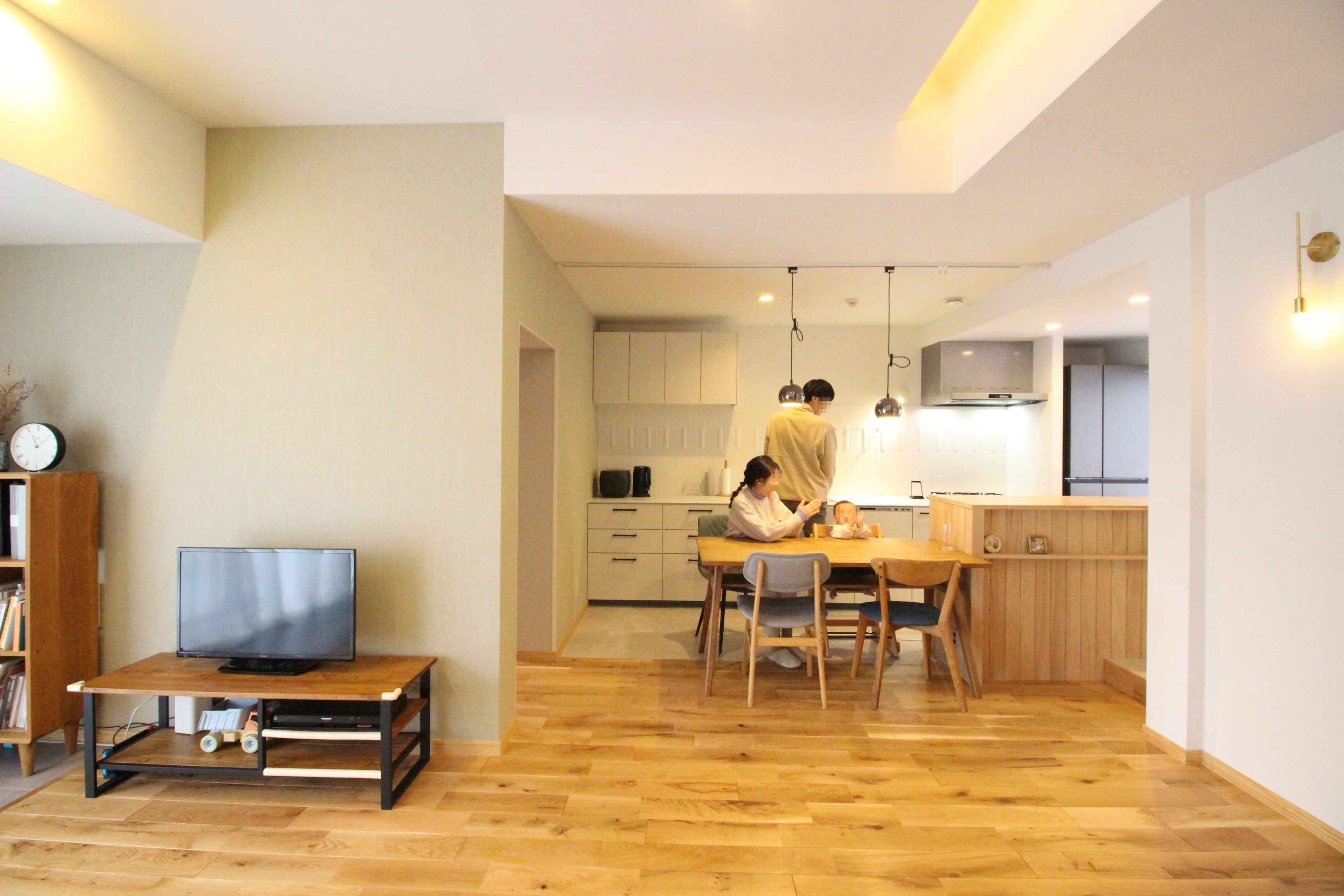 直床・壁構造マンションでキッチンを大移動！家族と繋がるLDKにリノベーション - マンションリノベーション事例｜SUVACO(スバコ)