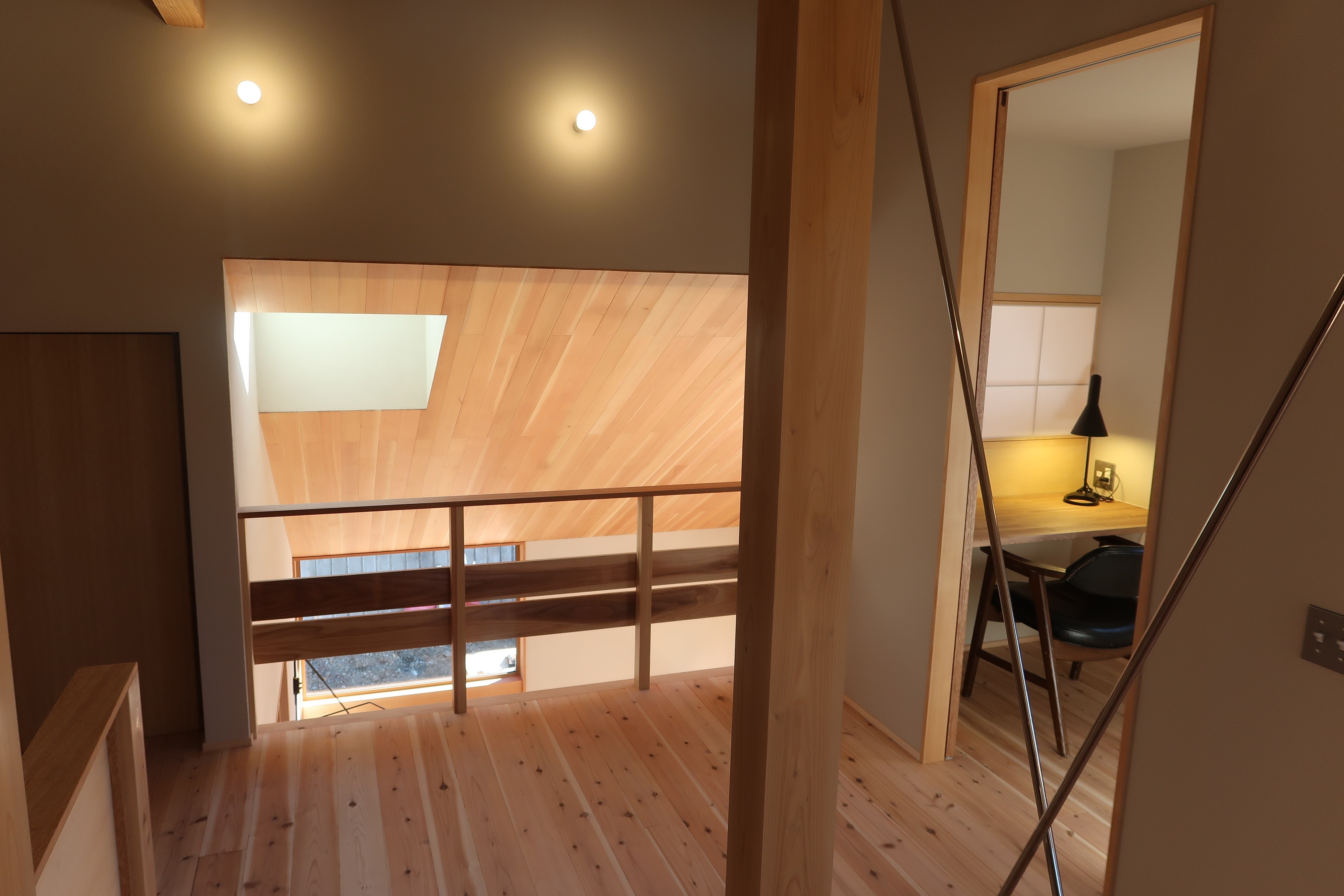 吹き抜けから2階を望む(暮らしの形 東京某所にて) - その他事例｜SUVACO(スバコ)