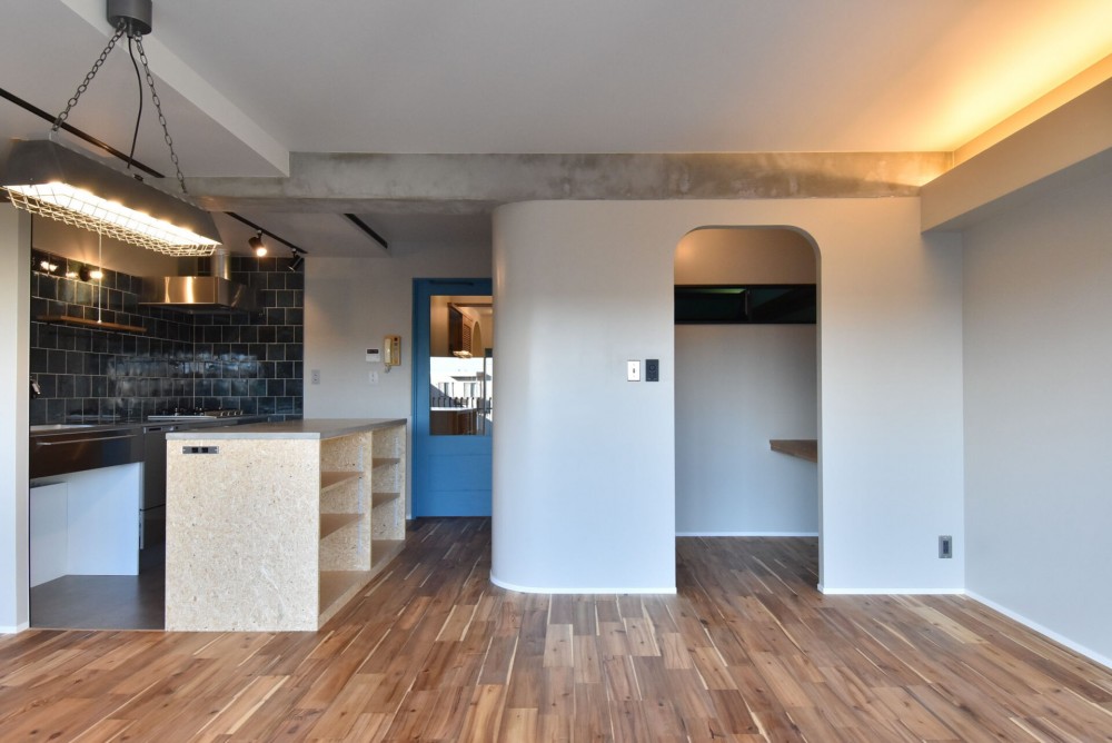 大胆な色遊びを満喫 - マンションリノベーション事例｜SUVACO(スバコ)