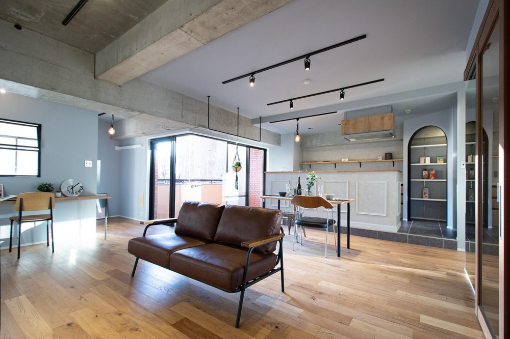 階段デザインが格好いいロフトのあるLDK - マンションリノベーション事例｜SUVACO(スバコ)