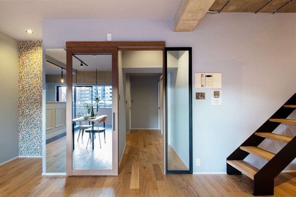 階段デザインが格好いいロフトのあるLDK - マンションリノベーション事例｜SUVACO(スバコ)