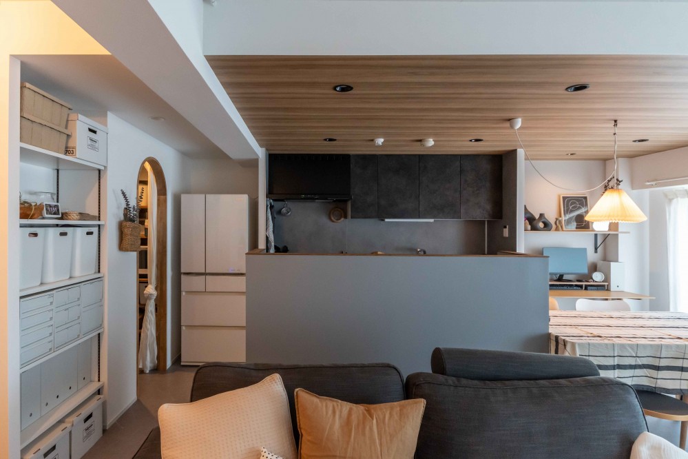 畳の小上がりに秘密基地のようなロフト、家族が集まるLDKが完成！ - マンションリノベーション事例｜SUVACO(スバコ)