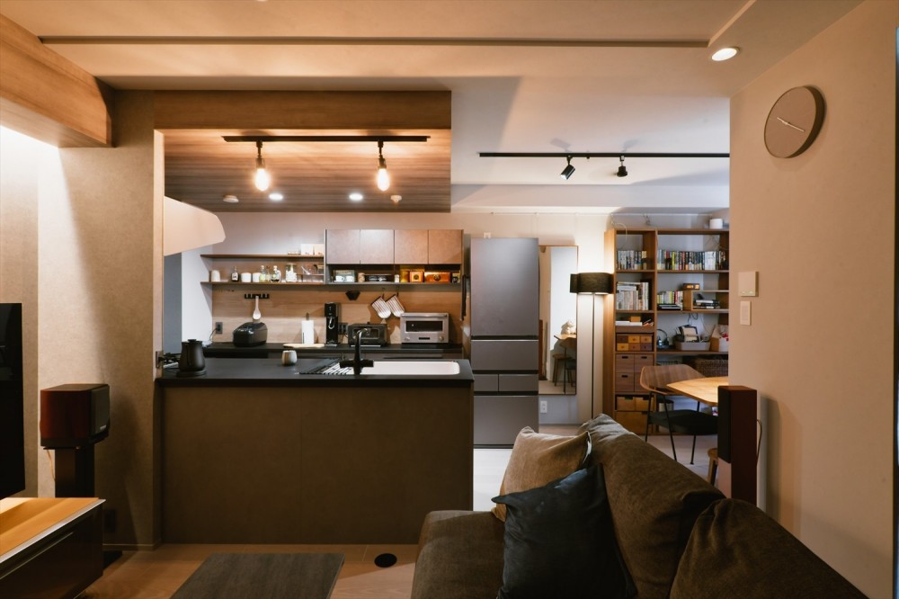 M様邸_想いをかたちに。こだわりが息づくシックな LDK - マンションリノベーション事例｜SUVACO(スバコ)