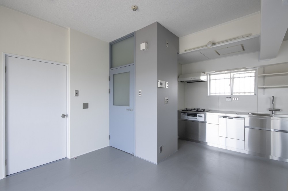 Kyoto Monochrome Renovation－モノクロームで紡ぐ、京都の1LDKマンションリノベーション - マンションリノベーション事例｜SUVACO(スバコ)