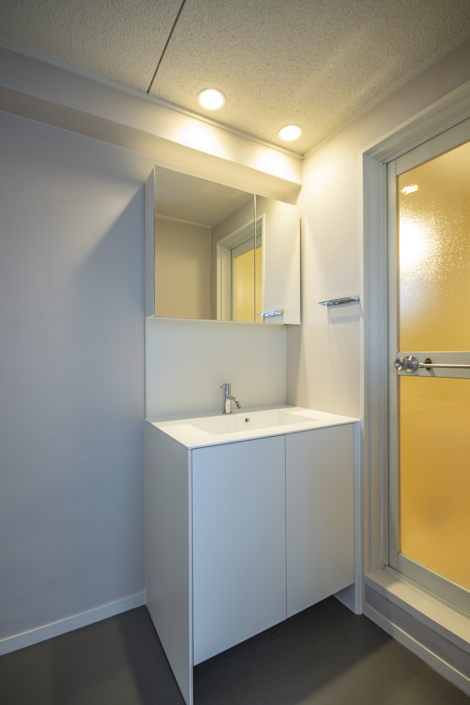 Kyoto Monochrome Renovation－モノクロームで紡ぐ、京都の1LDKマンションリノベーション - マンションリノベーション事例｜SUVACO(スバコ)