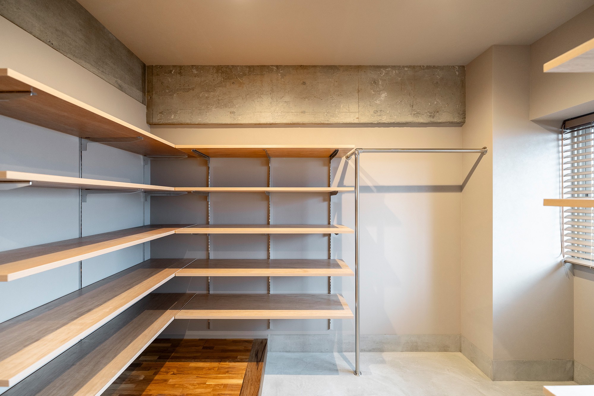 SIC(憧れの空間を実現。一人暮らしの女性に贈る、心地よさと機能性が調和した住まい。) - 玄関事例｜SUVACO(スバコ)