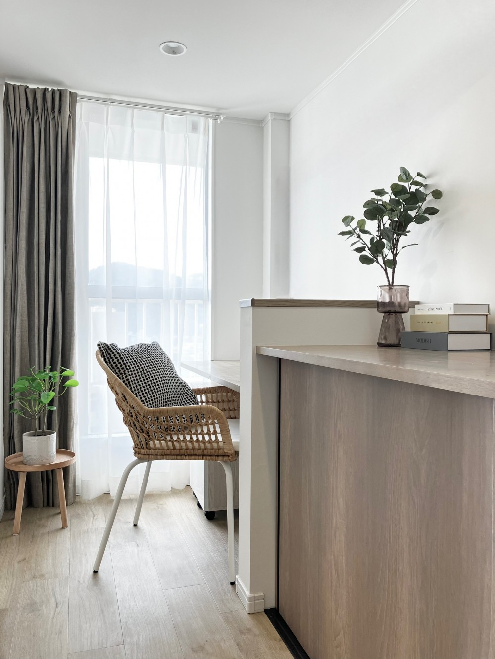 海と街を一望する高台の部屋｜マンションリノベーション - 別荘事例｜SUVACO(スバコ)