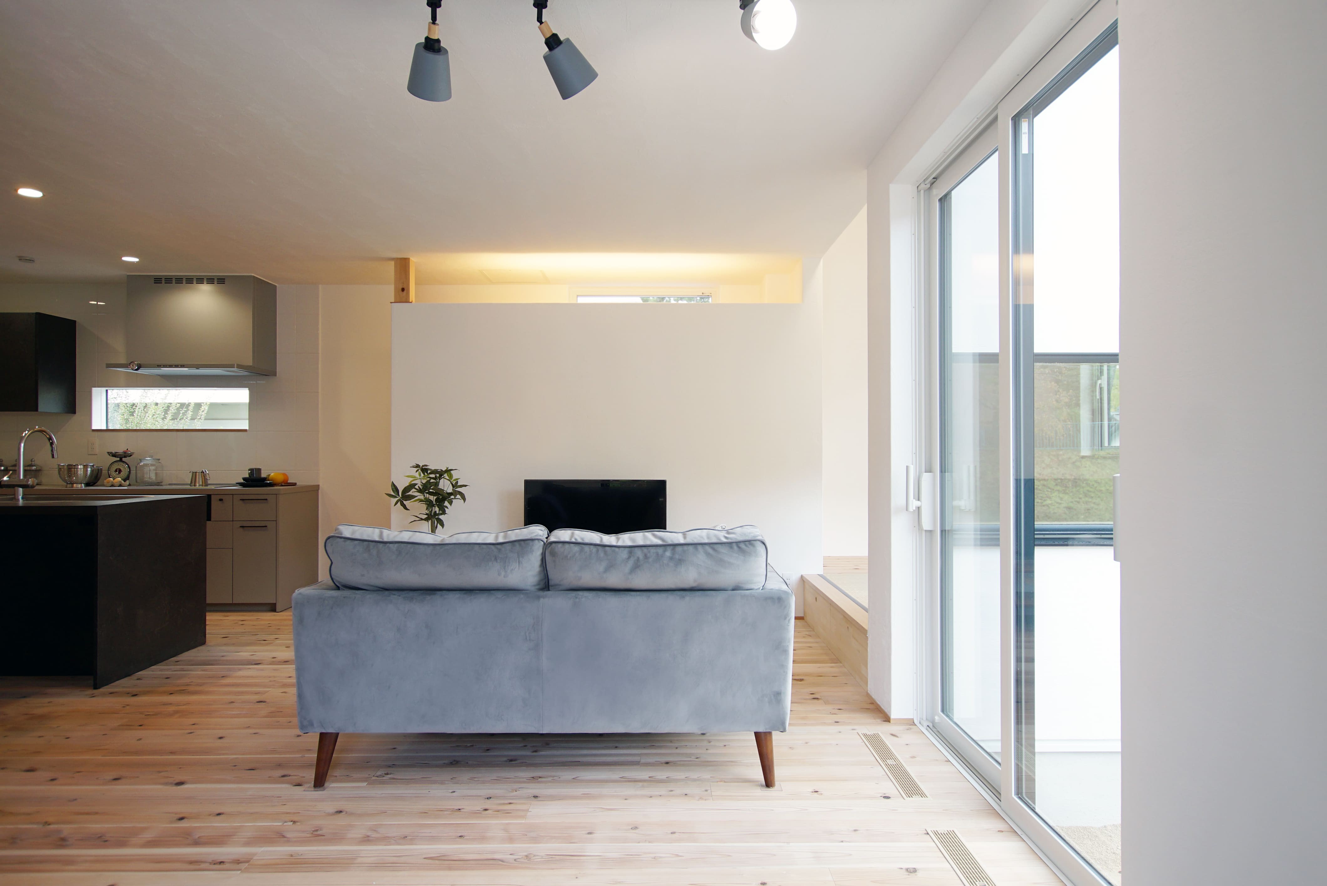 リビング(ただいま、から始まる心地の良い暮らし/リビング玄関のある注文住宅) - リビングダイニング事例｜SUVACO(スバコ)